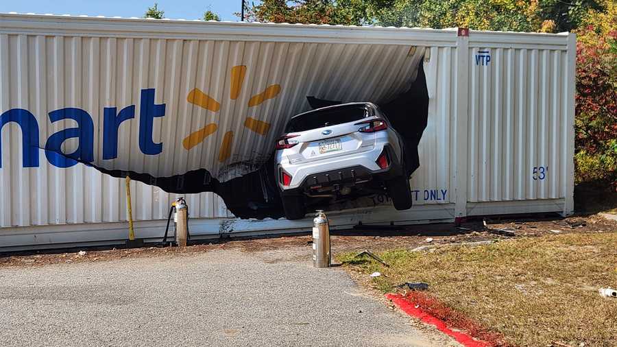 Maine man crashes SUV into Walmart shipping container in Auburn