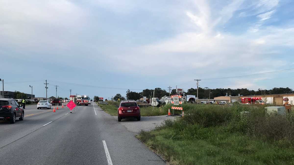 Multiple injured in six car crash in Rogers