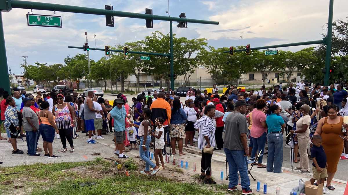Hundreds gather to remember Florida crash victims
