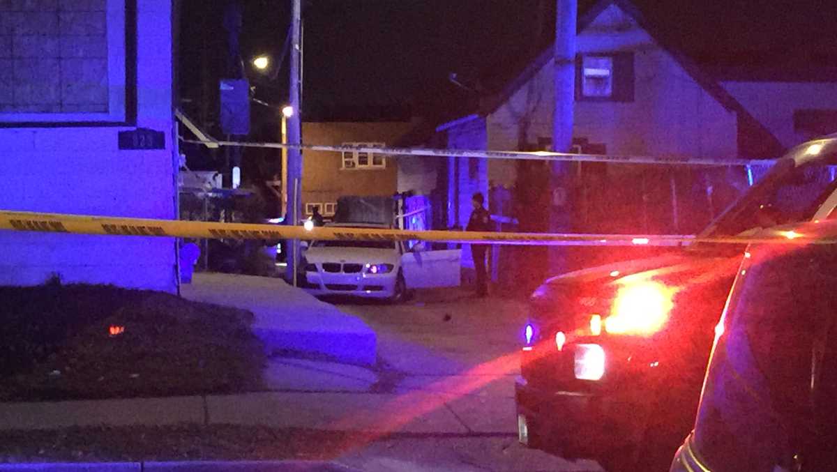 Police: Restaurant employee shoots at masked robber