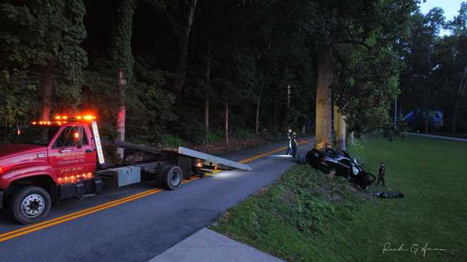 Man Killed After Crashing Into Tree On Oldham County Road