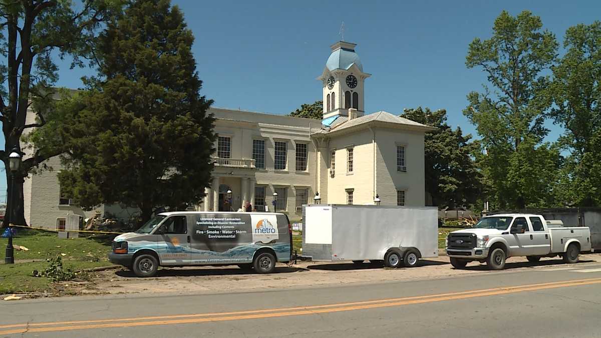 Cleanup underway at Crawford County courthouse