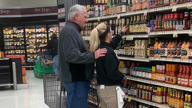 KOCO 5 viewer shares picture of Moore grocery store employee helping blind man