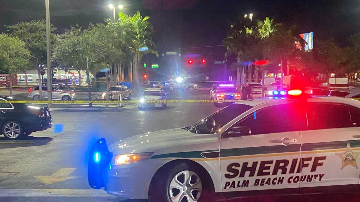 Man killed in shooting at Florida shopping plaza
