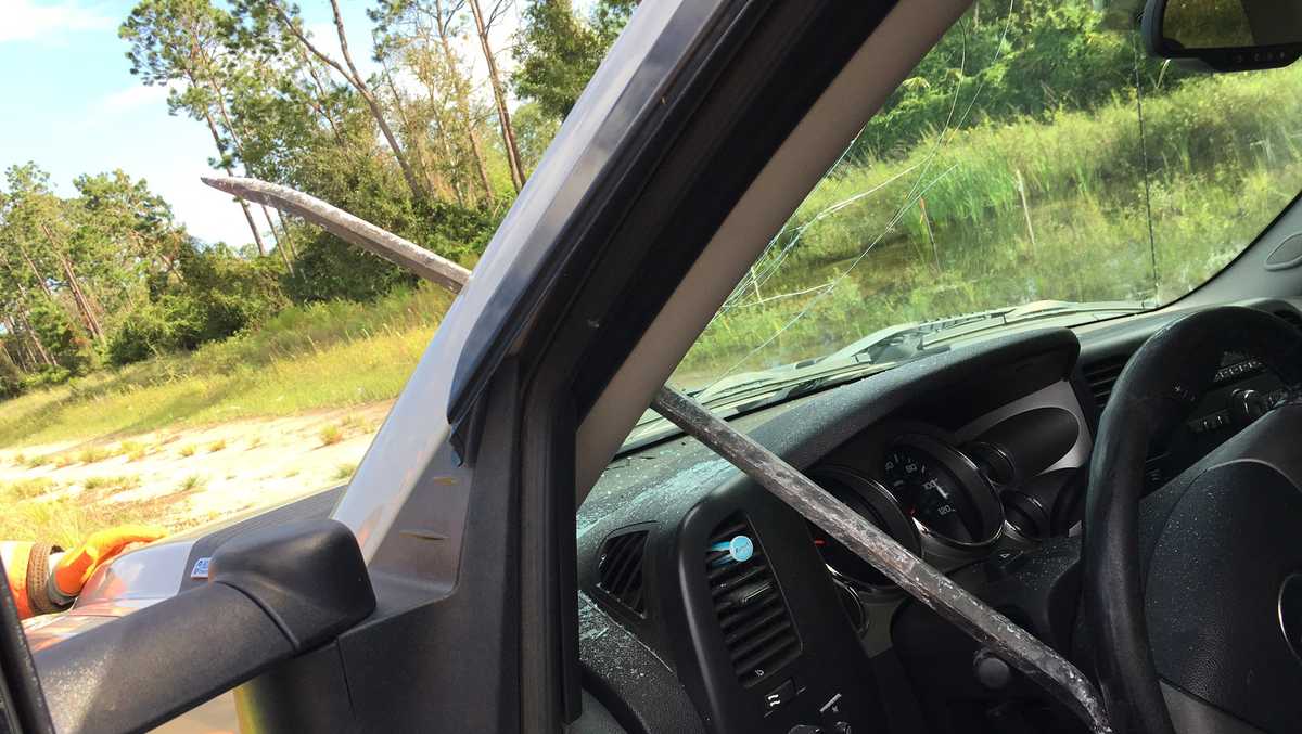 Crowbar smashes through driver’s windshield on I-95 in Daytona Beach