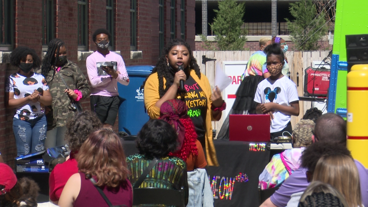 Students push for passing of CROWN Act, say they've faced ...