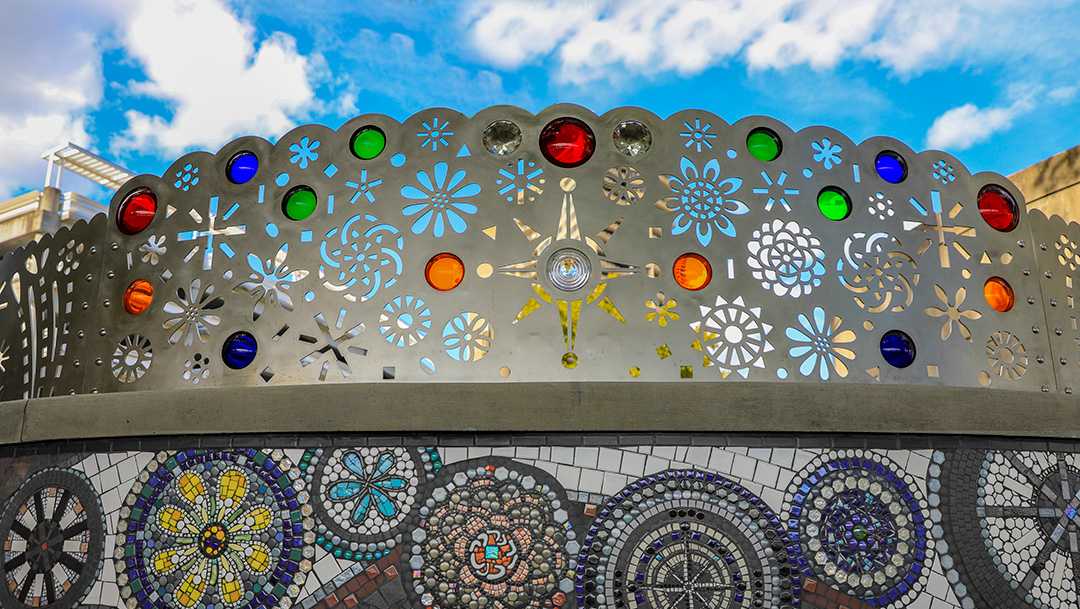 City leaders, developers unveil Crown Tiara Bench sculpture in Yeatman ...