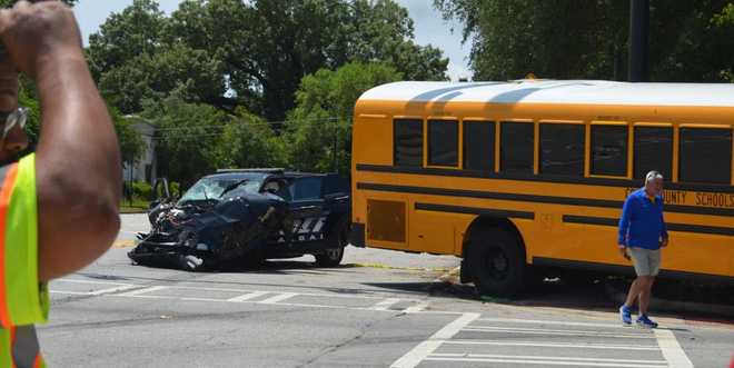 Georgia: Pedestrian killed after school bus hits police car