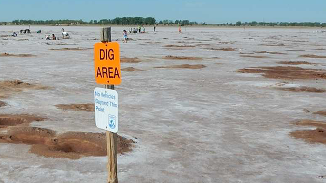 Oklahoma park starts crystal digging season
