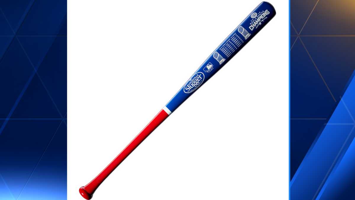 IMAGES: Cubs World Series champion bats at Louisville Slugger