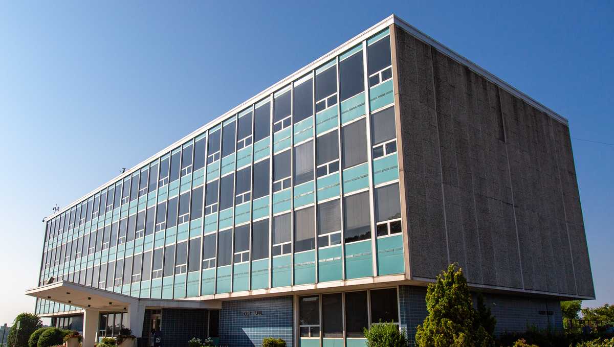 Gadsden to relocate city hall after Regions Bank building purchase