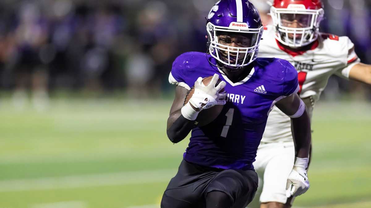 Mass. college player sets NCAA single-game rushing record
