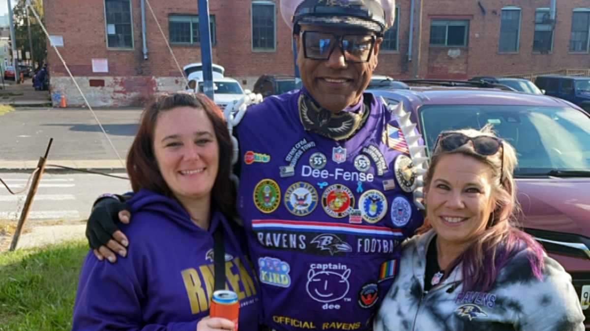 Ravens Flock remembers Captain Dee-Fense | Fan photos