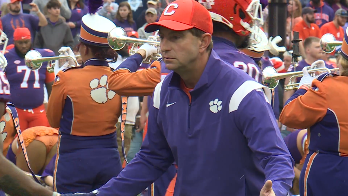 Clemson bounces back from loss to Notre Dame with win over Louisville