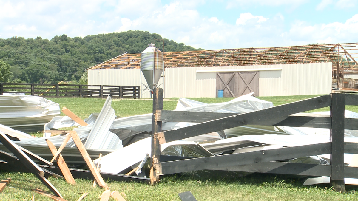 Straight-line winds presumed to be cause of damage in Floyd County