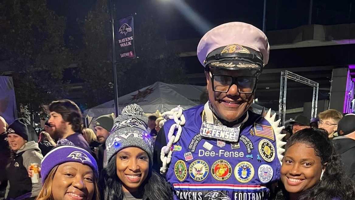 Ravens Flock remembers Captain Dee-Fense | Fan photos