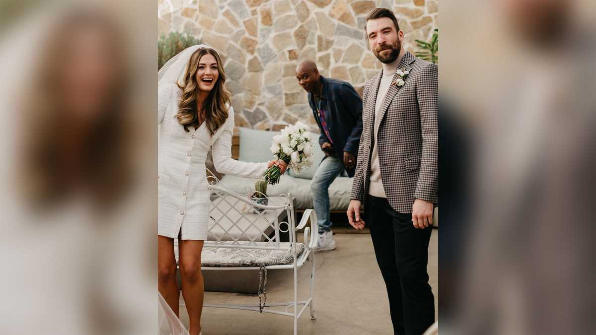 Dave Chappelle photo-bombed a couple's 'first look' wedding photos