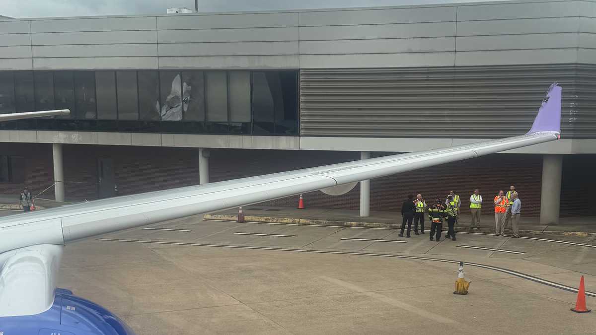 Wing of Boston-bound JetBlue plane strikes window at RIC