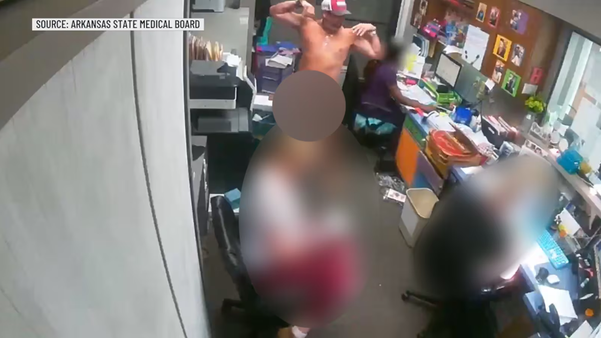 Arkansas doctor loses license after sexual acts office