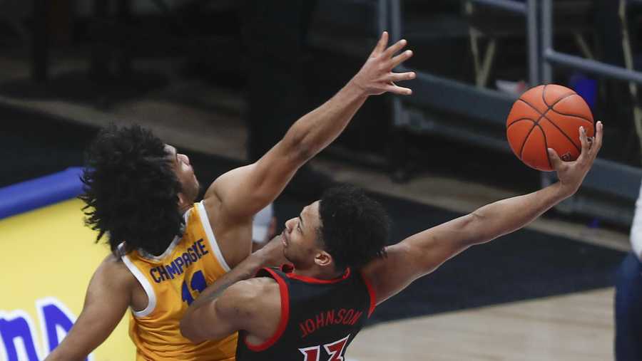 No. 11 Louisville escapes Pitt upset bid in overtime, 73-68