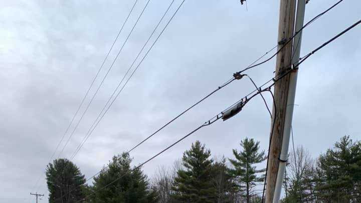 Dayton crash knocks out power to hundreds of Mainers