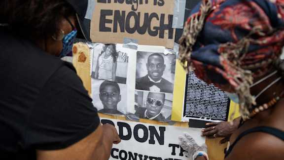 Volunteers, Smithsonian want to save White House protest art