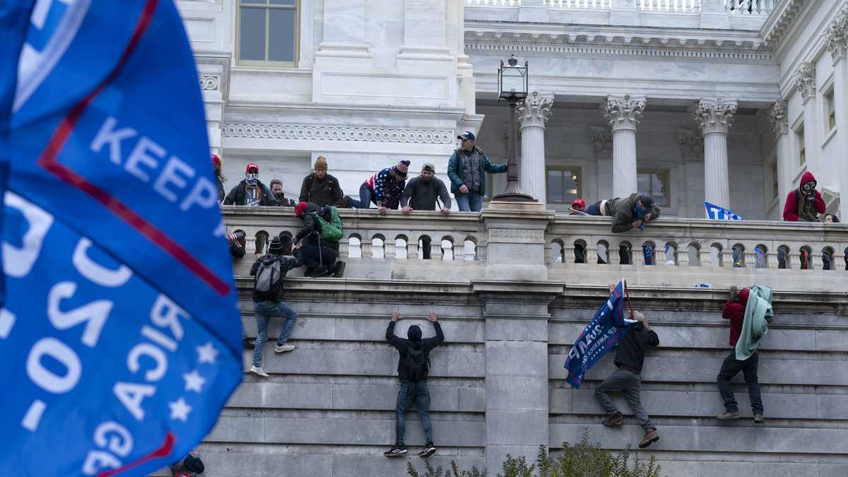 PHOTOS: DC in chaos after mob storms US Capitol