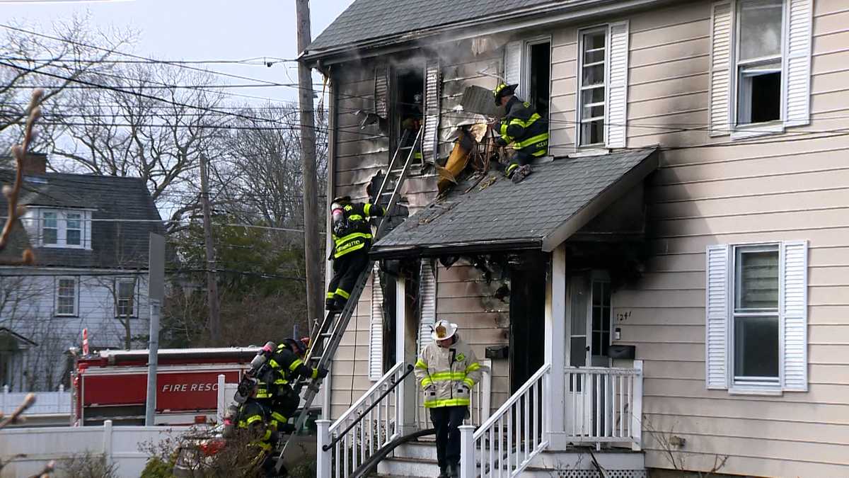 Man dies after fire breaks out in Newton duplex, officials say