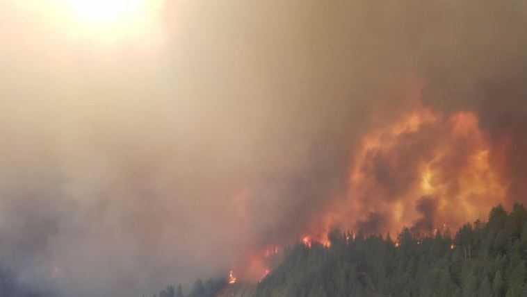 I-5 reopens as Shasta County fire rages