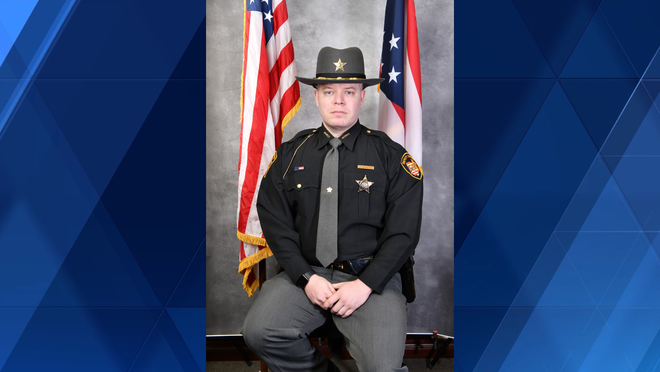 Sheriff: 2 dead, including deputy, in early morning Preble County crash