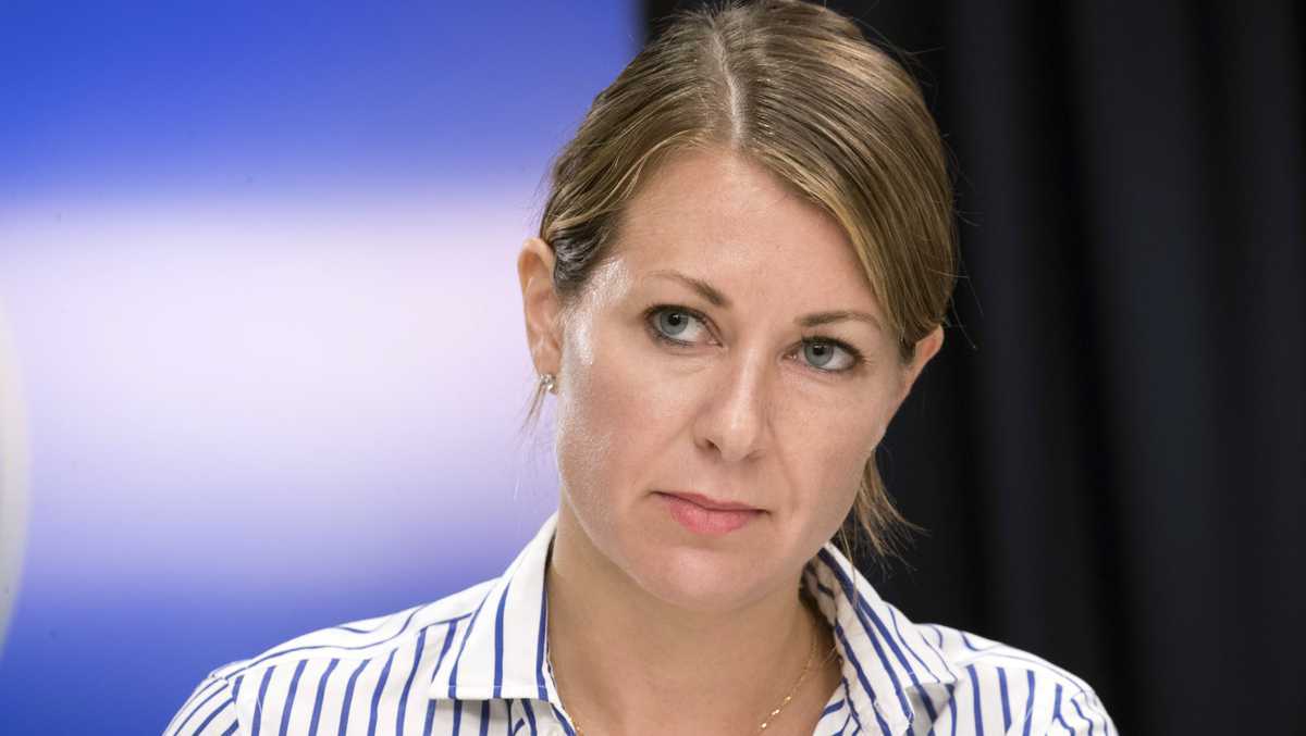 Former Cuomo aide writing memoir