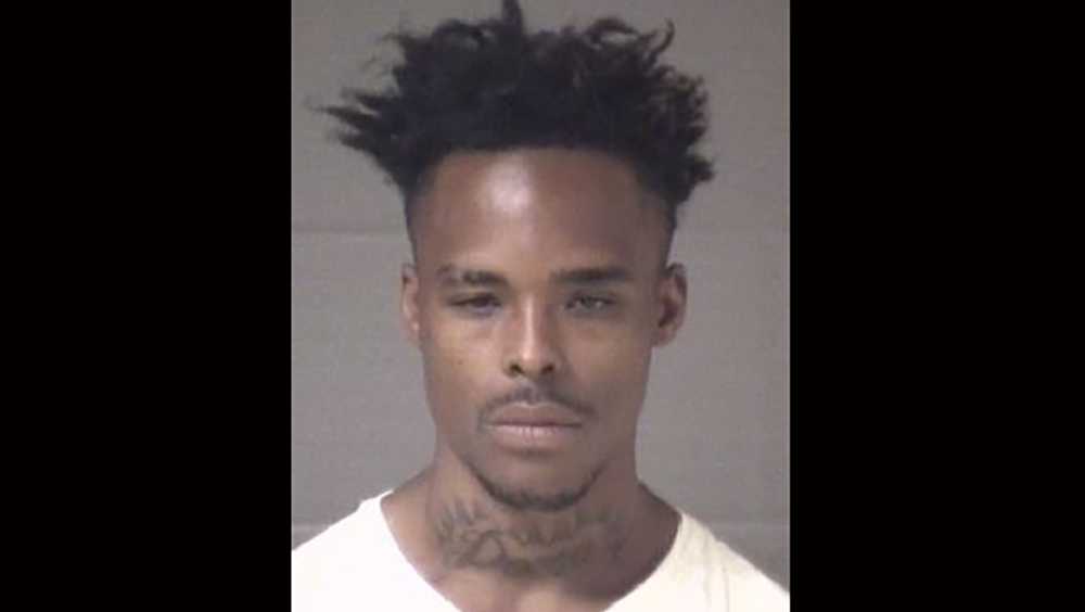 North Carolina: Angry crowd gathers as during arrest struggle