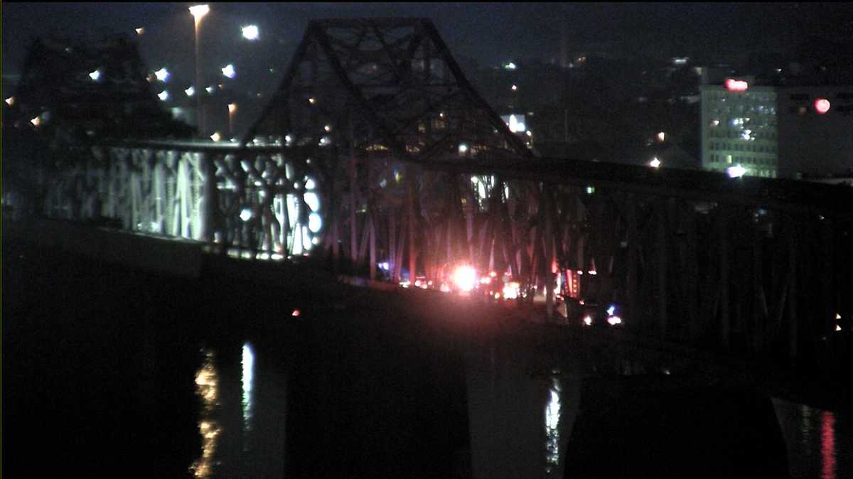 All lanes reopen on Clark Memorial Bridge following multi-vehicle crash