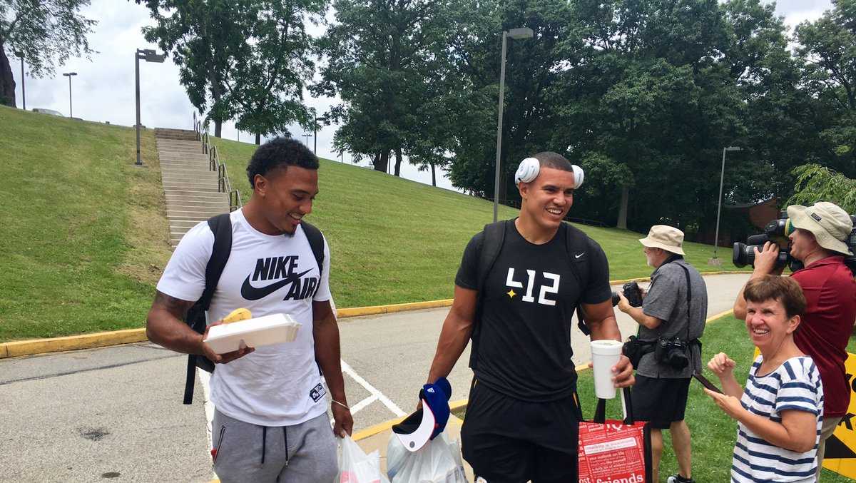 PHOTOS: Steelers arrive at 2017 training camp