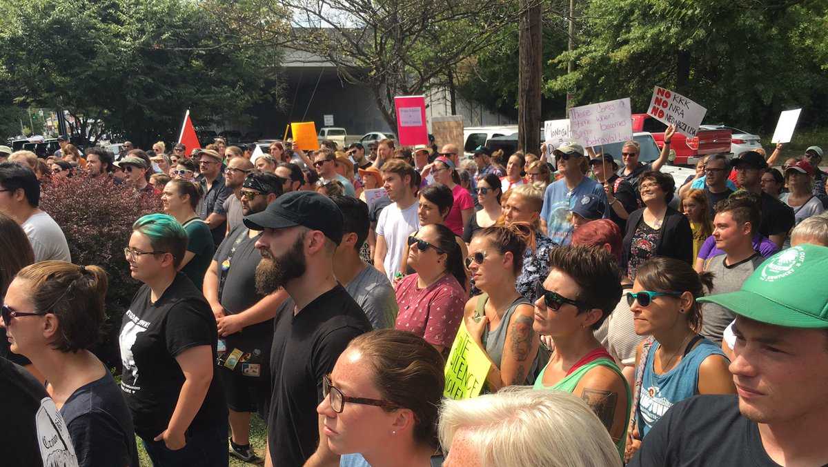 Hundreds in Louisville rally against violence in Virginia
