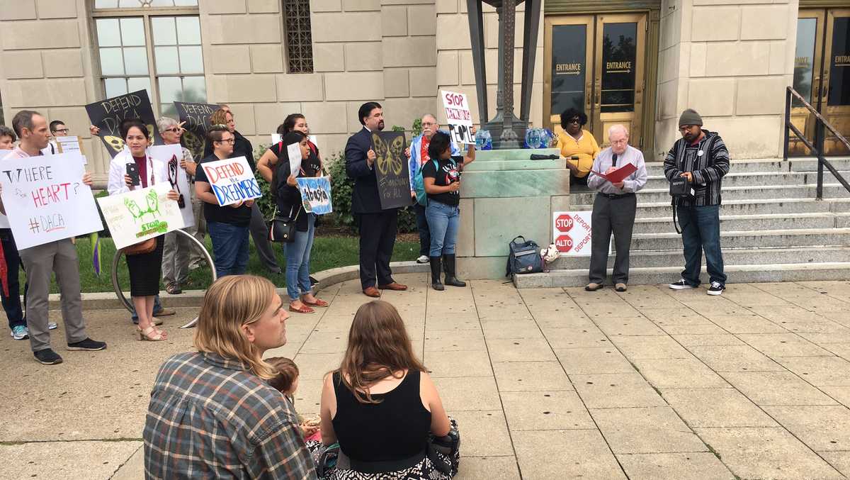 Rally in defense of DACA underway at federal courthouse