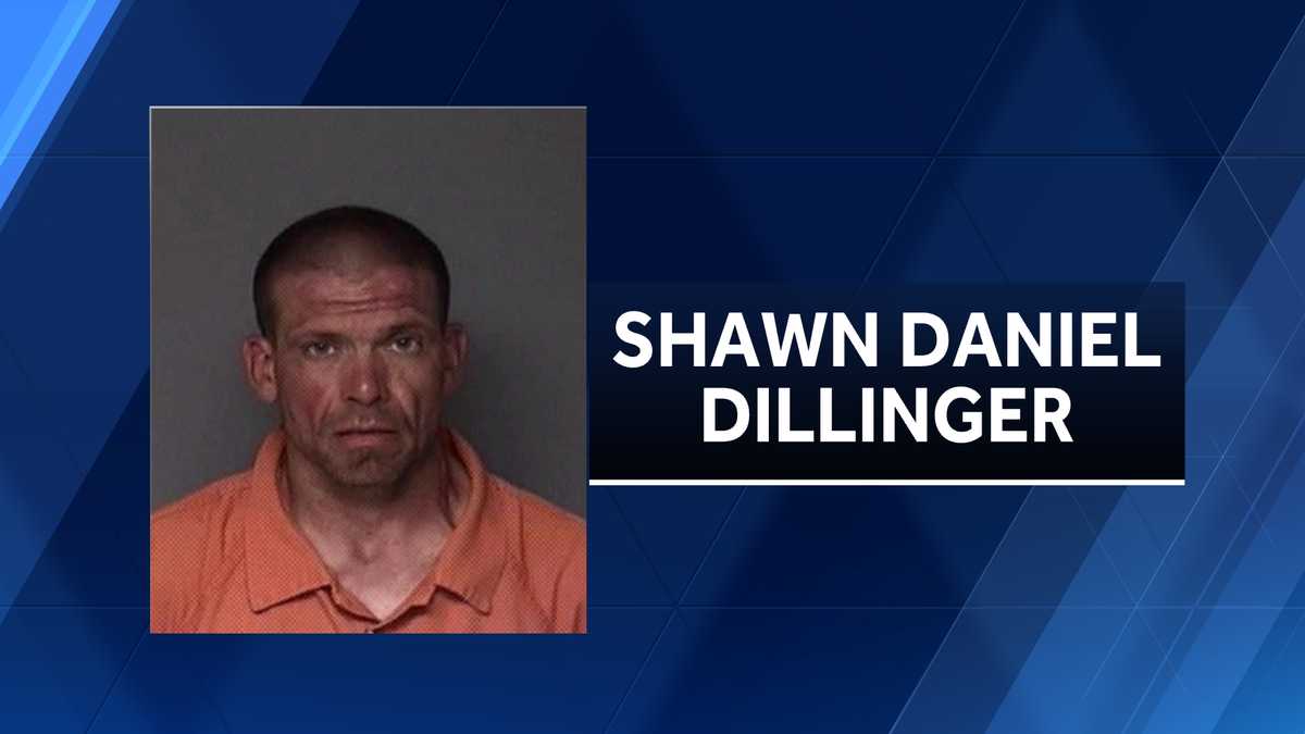 Man charged after bringing handgun, drugs to Dallas County Courthouse