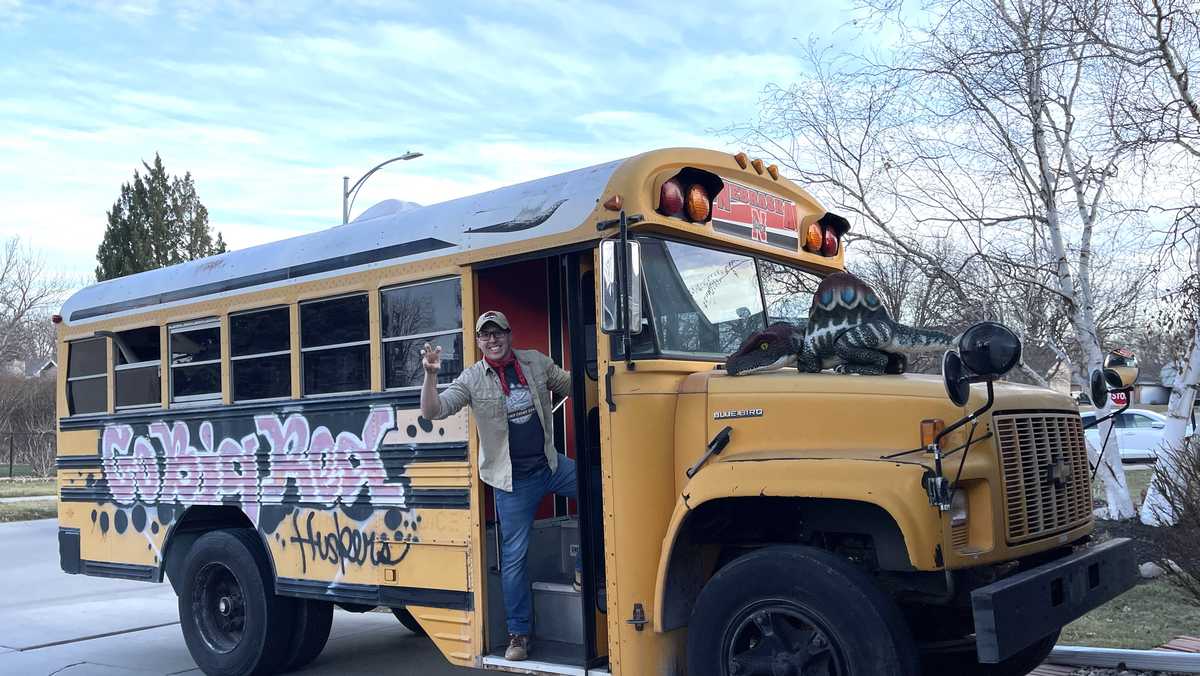 Omaha Dino Bus kicks off summer events