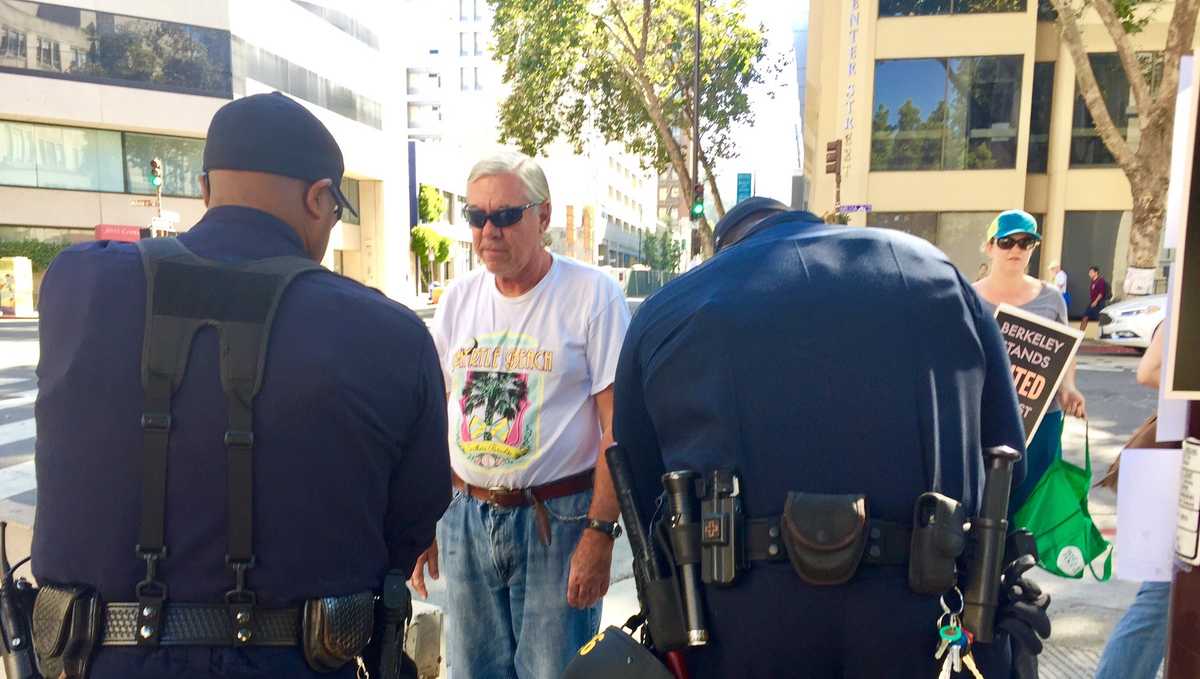 PHOTOS: Clashes break out during Berkeley protests