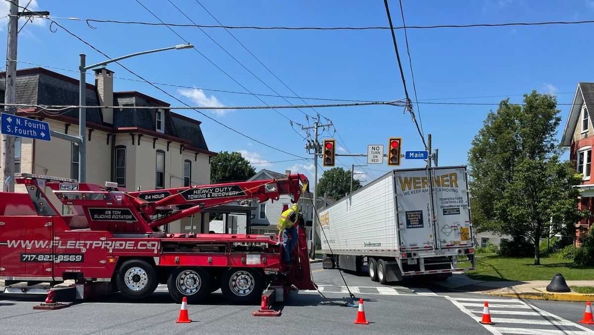 Disabled tractor-trailer closes Lancaster County, Pa. intersection