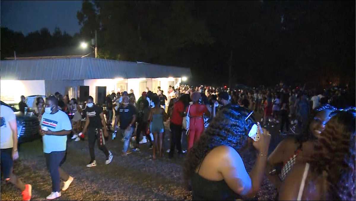 College students break executive orders, hundreds found outside Jackson ...