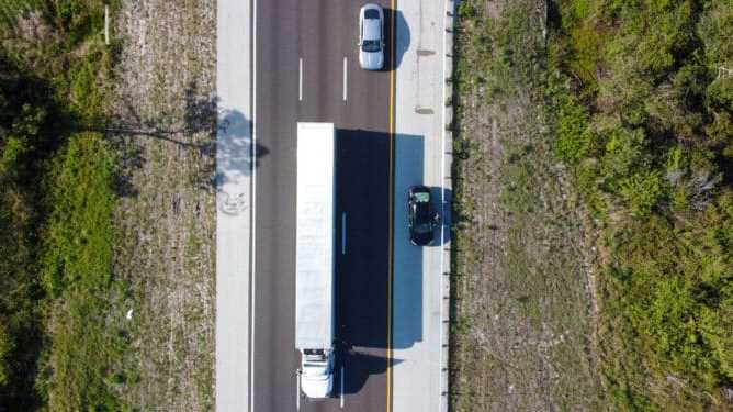 Florida expands ‘Move Over Law’ to include most parked vehicles