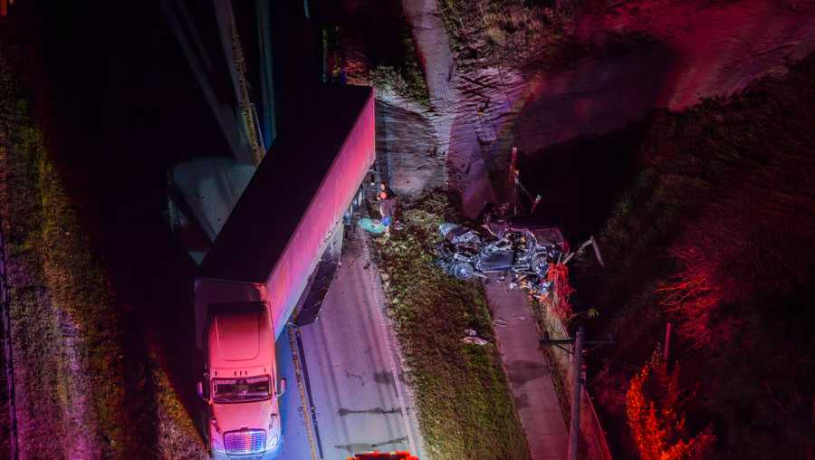 Crash involving SUV and semi-truck shuts down North Fort Myers ...