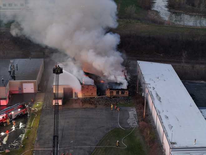 Large fire rips through Menomonee Falls industrial building