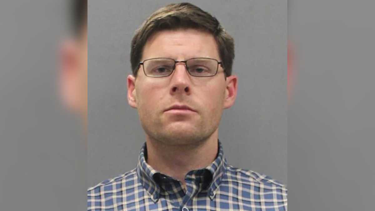 Doctor who illegally prescribed 500,000 opioid pills sentenced to 40 ...