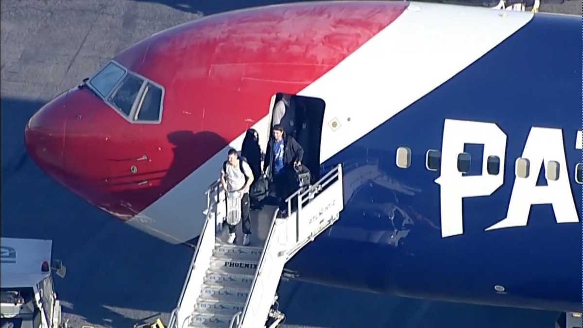 Dodgers fly home on Patriots plane after beating Yankees