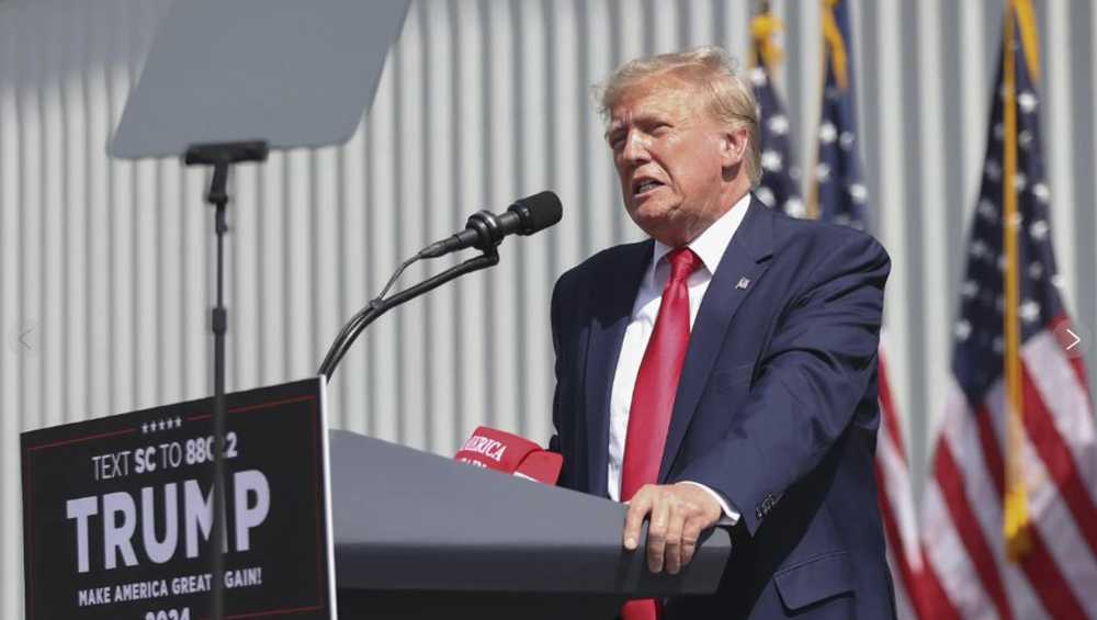 South Carolina: Trump admires Glock handgun, stops short of buying it