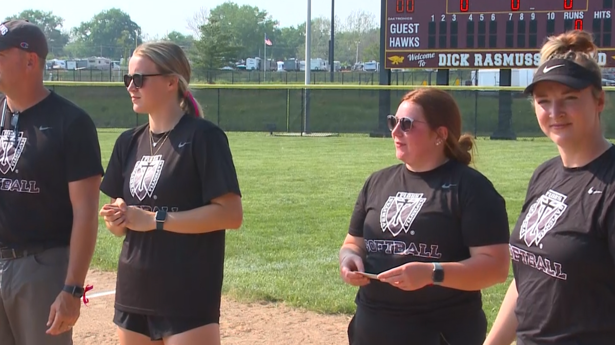 Dowling Catholic softball is a family business in 2023