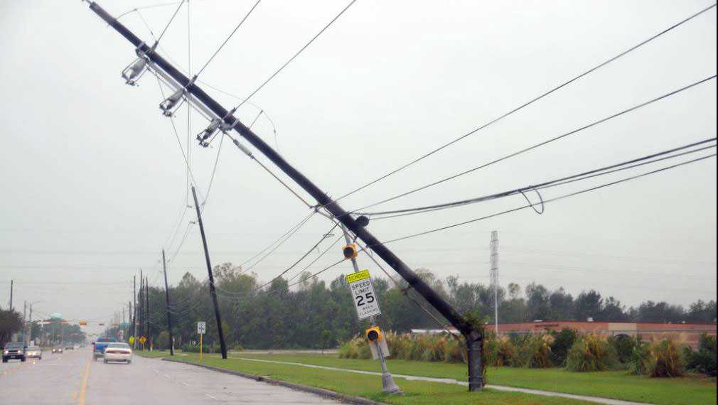 3 linemen die after being hit by truck while repairing Hurricane ...