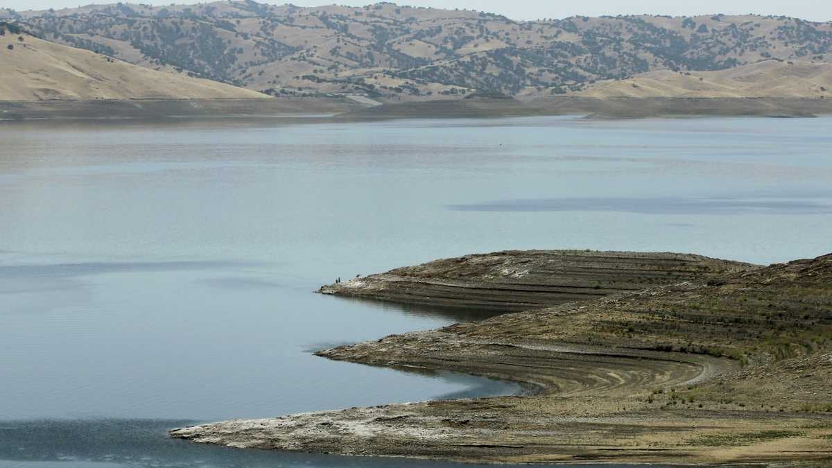Algae bloom reaches danger level at California reservoir